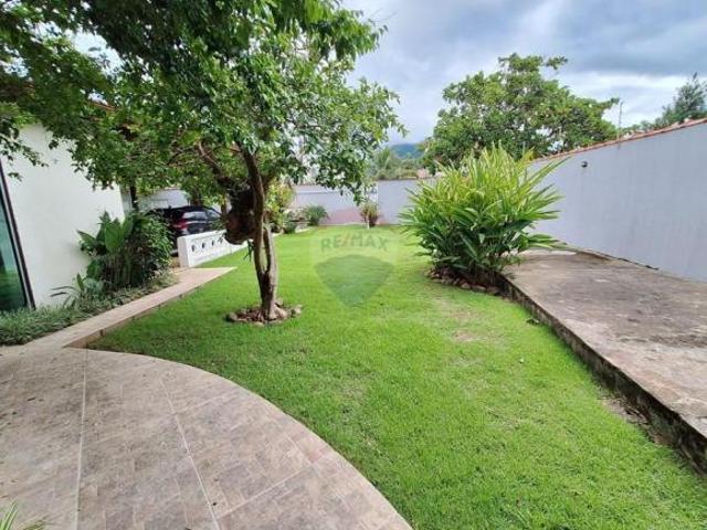 CASA EM PERUÍBE A 100 M DO MAR