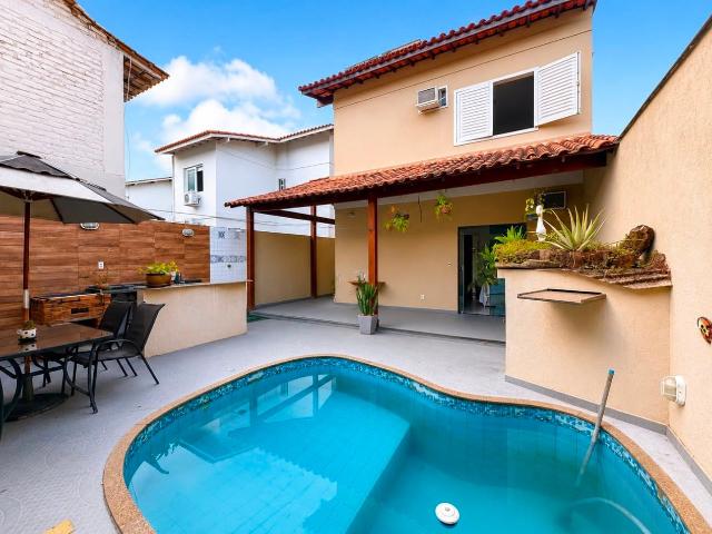 Casa em Piratininga, Niterói/RJ de 180m² 4 quartos à venda por R$ 949.000,00