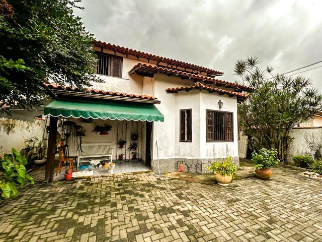 Casa em Piratininga, Niterói/RJ de 220m² 3 quartos à venda por R$ 849.900,00