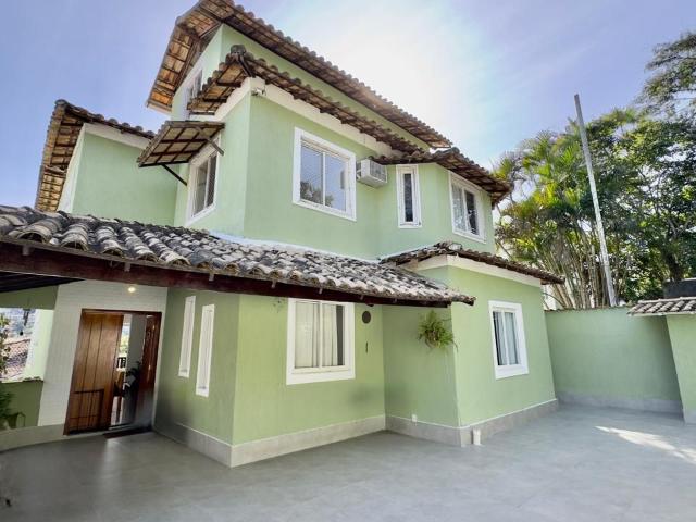 Casa em Piratininga, Niterói/RJ de 220m² 3 quartos à venda por R$ 969.000,00