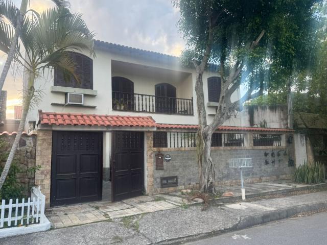 Casa em Piratininga, Niterói/RJ de 380m² 5 quartos à venda por R$ 1.699.900,00