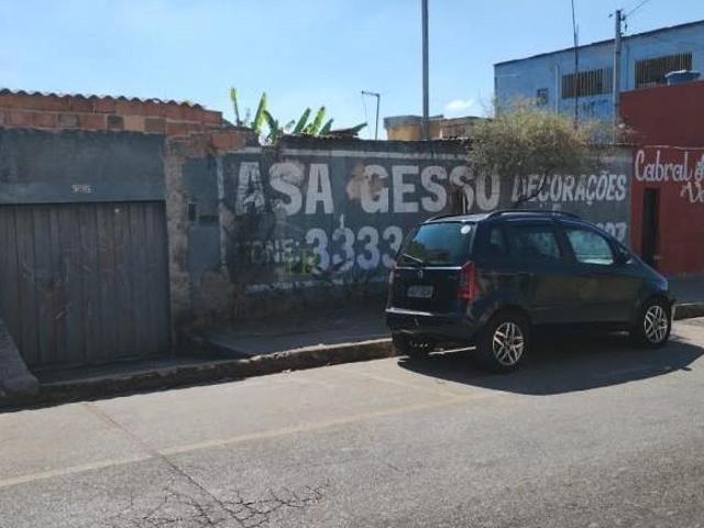 CASA EM PONTO COMERCIAL