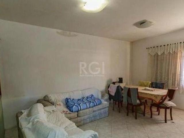 Casa no Bairro Cavalhada, com 5 dormitório s