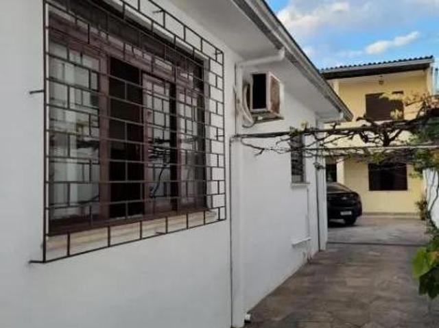 Casa em Porto Alegre, no bairro Cavalhada, com 6 dormitório s, e 6 banheiros, à