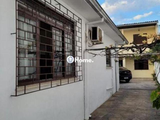 Casa em Porto Alegre, no bairro Cavalhada, com 6 dormitório s, e 6 banheiros, à