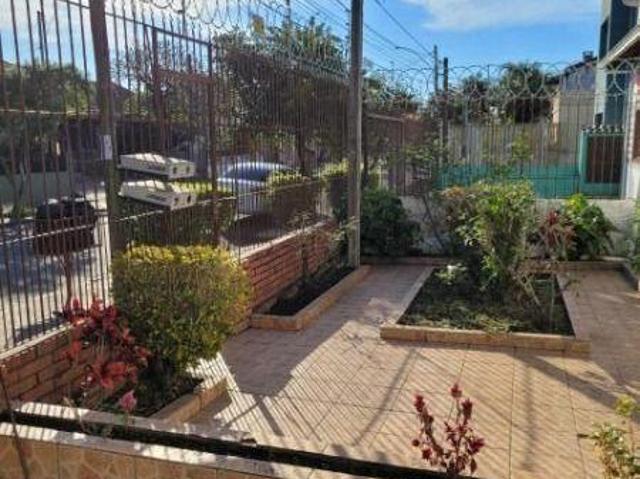 Casa em Porto Alegre, no bairro Cavalhada, com 6 dormitório s, e 6 banheiros, à