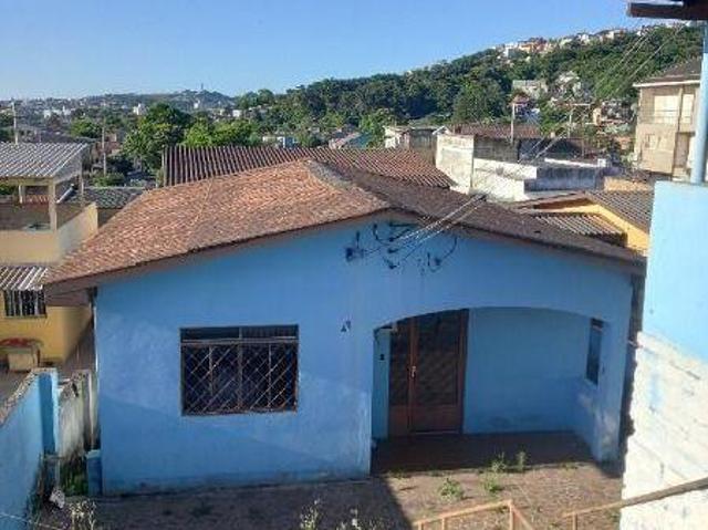 Casa em Porto Alegre, no bairro Cavalhada, com 3 dormitório s, e 3 banheiros, à venda