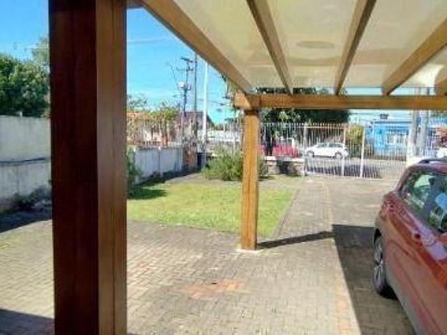Casa em Porto Alegre, no bairro Camaquã, com 2 dormitório s, e 2 banheiros, à v