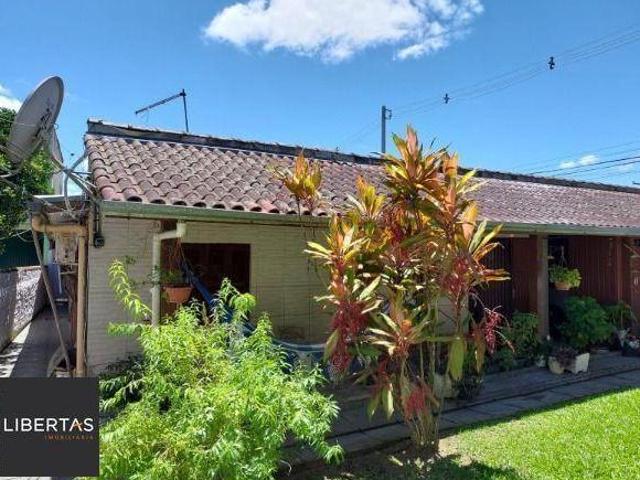 Casa em Porto Alegre, no bairro Belém Novo, com 4 dormitório s, e 4 banheiros
