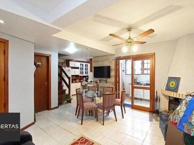 Casa em Porto Alegre, no bairro Guarujá, com 3 dormitório s, e 3 banheiros, à v