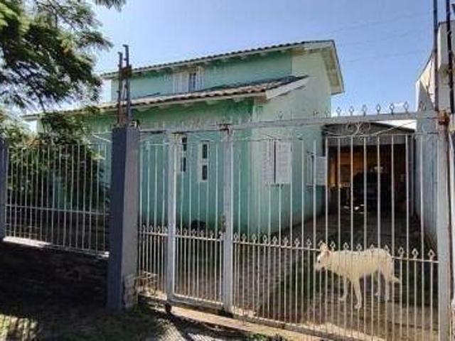 Casa em Porto Alegre, no bairro Guarujá, com 3 dormitório s, e 3 banheiros, à v