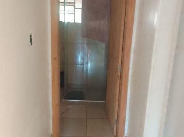 Casa em Porto Alegre, no bairro Guarujá, com 2 dormitório s, e 2 banheiros, à v