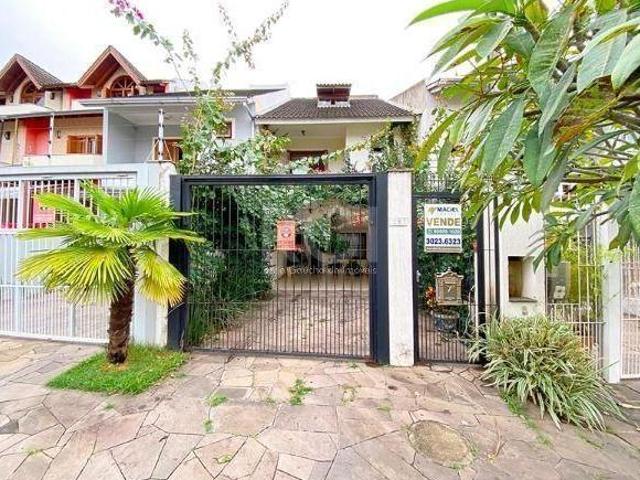 Casa em Porto Alegre, no bairro Espírito Santo, com 3 dormitório s, à venda