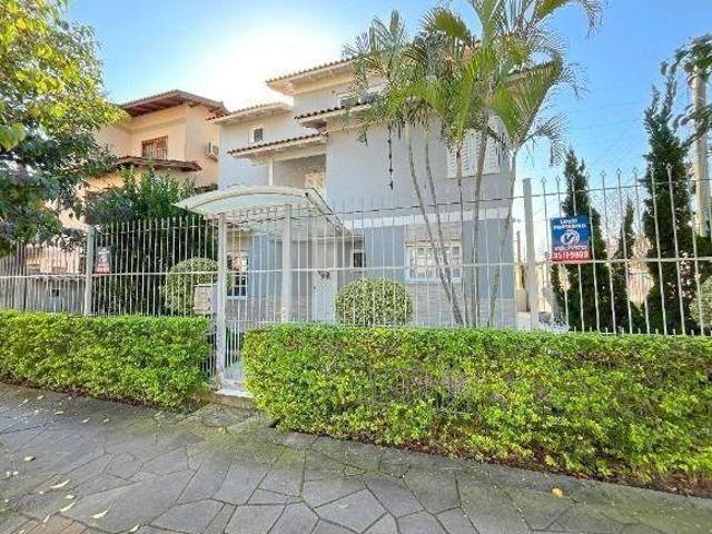 Casa em Porto Alegre, no bairro Espírito Santo, com 3 dormitório s, e 3 banheiros, à venda
