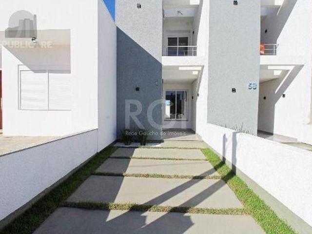 Casa em Porto Alegre, no bairro Hípica, com 2 dormitório s, e 2 banheiros, à ve