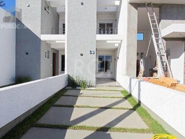 Casa em Porto Alegre, no bairro Hípica, com 2 dormitório s, e 2 banheiros, à ve
