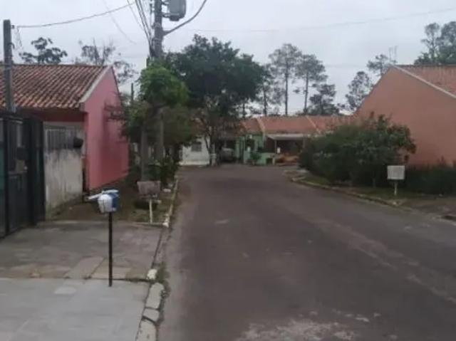 Casa em Porto Alegre, no bairro Hípica, com 2 dormitório s, e 2 banheiros, à ve