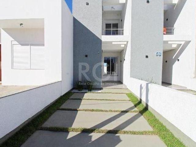 Casa em Porto Alegre, no bairro Hípica, com 2 dormitório s, e 2 banheiros, à ve