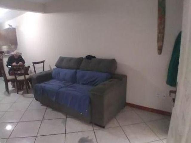 Casa em Porto Alegre, no bairro Hípica, com 2 dormitório s, e 2 banheiros, à venda