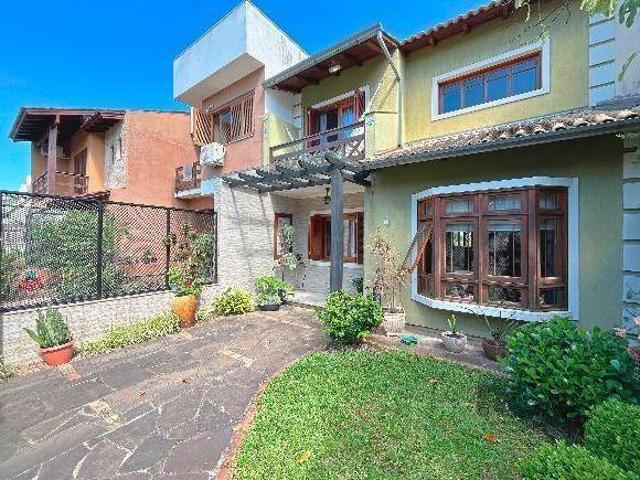 Casa em Porto Alegre, no bairro Hípica, com 3 dormitório s, e 2 banheiros, à venda