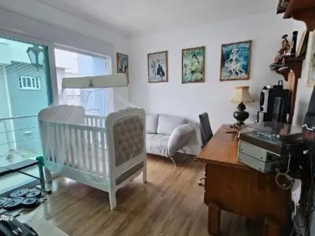 Casa em Porto Alegre, no bairro Hípica, com 3 dormitório s, e 3 banheiros, à ve