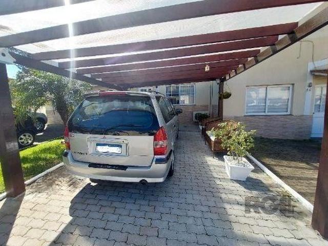 Casa em Porto Alegre, no bairro Hípica, com 3 dormitório s, e 3 banheiros, à ve