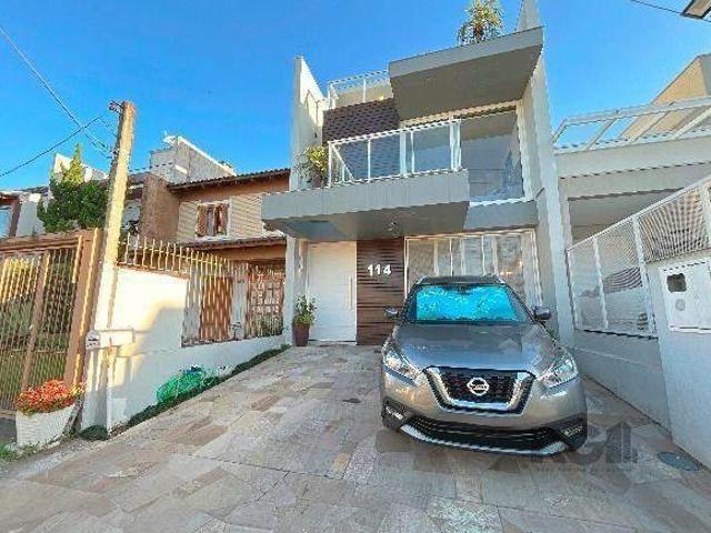 Casa em Porto Alegre, no bairro Hípica, com 3 dormitório s, e 3 banheiros, à venda