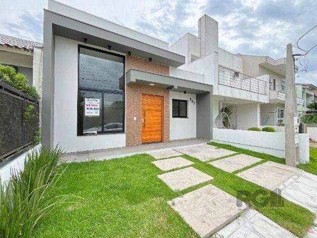 Casa em Porto Alegre, no bairro Hípica, com 3 dormitório s, e 3 banheiros, à venda