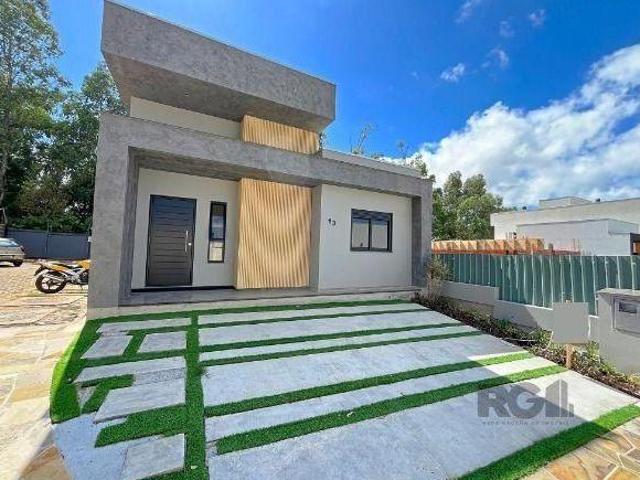 Casa em Porto Alegre, no bairro Hípica, com 3 dormitório s, e 3 banheiros, à venda