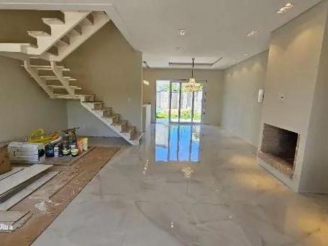 Casa em Porto Alegre, no bairro Hipica, com 3 dormitório s, e 3 banheiros, à venda
