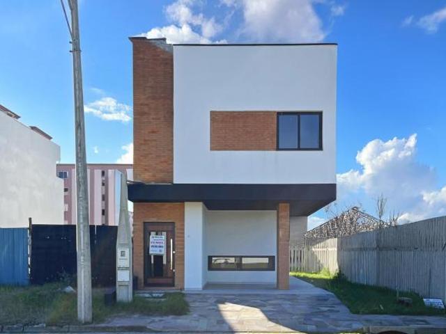 Casa em Porto Alegre, no bairro Hípica, com 3 dormitório s, e 3 banheiros, à venda