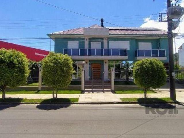 Casa em Porto Alegre, no bairro Hípica, com 3 dormitório s, e 3 banheiros, à venda