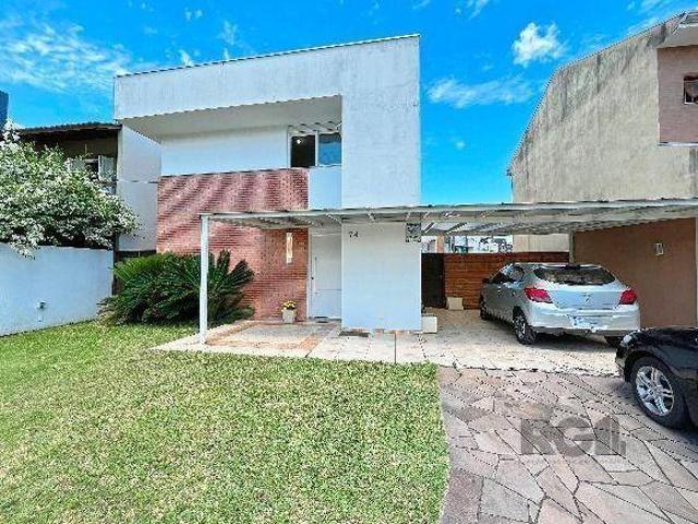 Casa em Porto Alegre, no bairro Hípica, com 3 dormitório s, e 3 banheiros, à venda