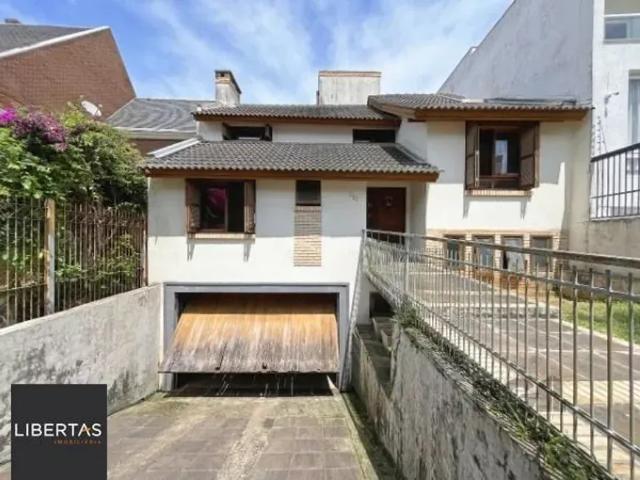 Casa em Porto Alegre, no bairro Ipanema, com 3 dormitório s, à venda