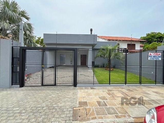 Casa em Porto Alegre, no bairro Ipanema, com 3 dormitório s, Aluga!