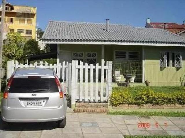 Casa em Porto Alegre, no bairro Ipanema, com 3 dormitório s, e 3 banheiros, à v