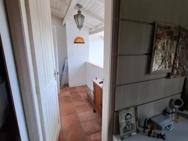 Casa em Porto Alegre, no bairro Ipanema, com 3 dormitório s, e 3 banheiros, à v