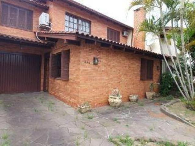 Casa em Porto Alegre, no bairro Ipanema, com 3 dormitório s, e 3 banheiros, à venda