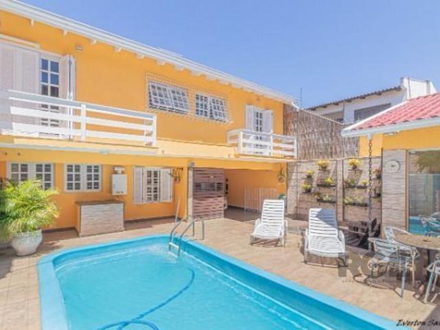Casa em Porto Alegre, no bairro Ipanema, com 4 dormitório s, e 4 banheiros, para locação
