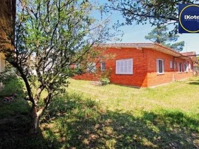 Casa em Porto Alegre, no bairro Ipanema, com 6 dormitório s, à venda