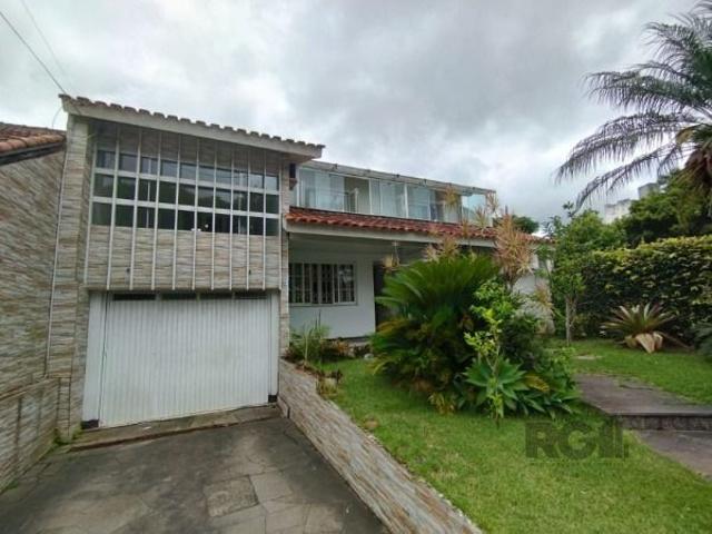Casa em Porto Alegre, no bairro Ipanema, com 6 dormitório s, e 6 banheiros, para locação