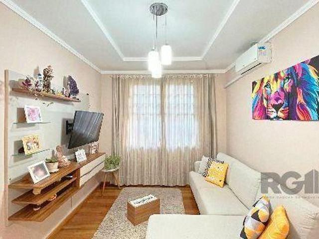 Casa em Porto Alegre, no bairro Medianeira, com 3 dormitório s, e 3 banheiros