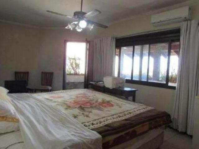 Casa em Porto Alegre, no bairro Nonoai, com 4 dormitório s, e 4 banheiros, à venda