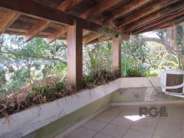 Casa em Porto Alegre, no bairro Nonoai, com 4 dormitório s, e 4 banheiros, à venda