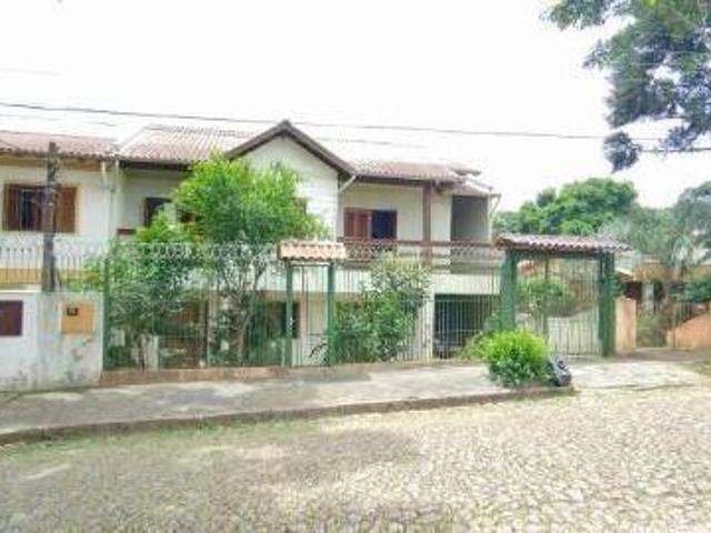 Casa em Porto Alegre, no bairro Nonoai, com 6 dormitório s, e 6 banheiros, à ve