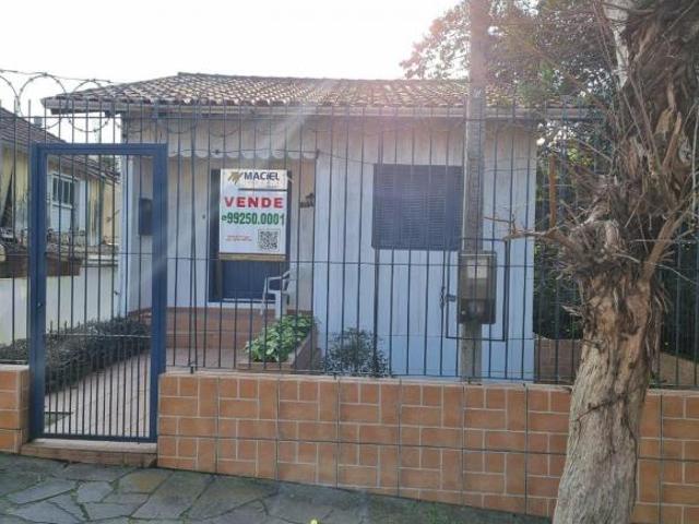 Casa em Porto Alegre, no bairro Nonoai, com 3 dormitório s, e 3 banheiros, à ve