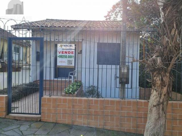 Casa em Porto Alegre, no bairro Nonoai, com 3 dormitório s, e 3 banheiros, à ve