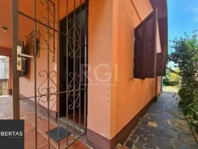 Casa em Porto Alegre, no bairro Tristeza, com 2 dormitório s, e 2 banheiros, à
