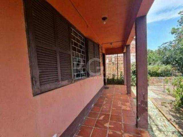Casa em Porto Alegre, no bairro Tristeza, com 2 dormitório s, e 2 banheiros, à