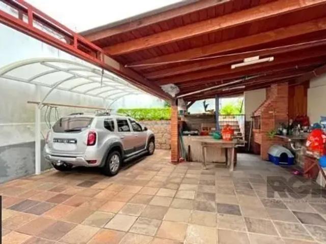 Casa em Porto Alegre, no bairro Tristeza, com 3 dormitório s, e 3 banheiros, à